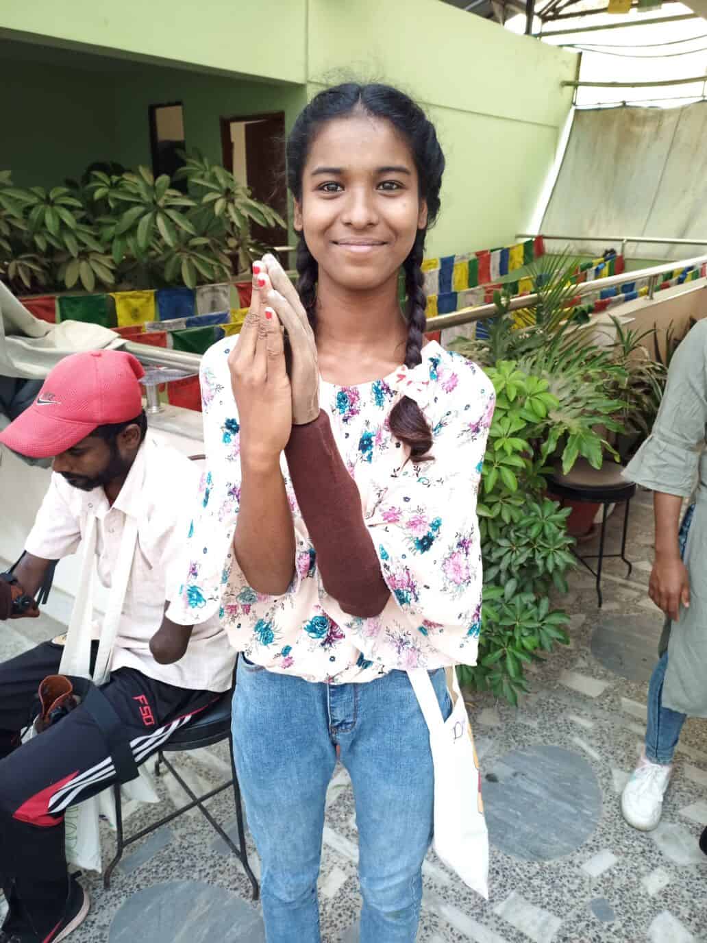 Give a Helping Hand | Charity Team Building | Team Tactics